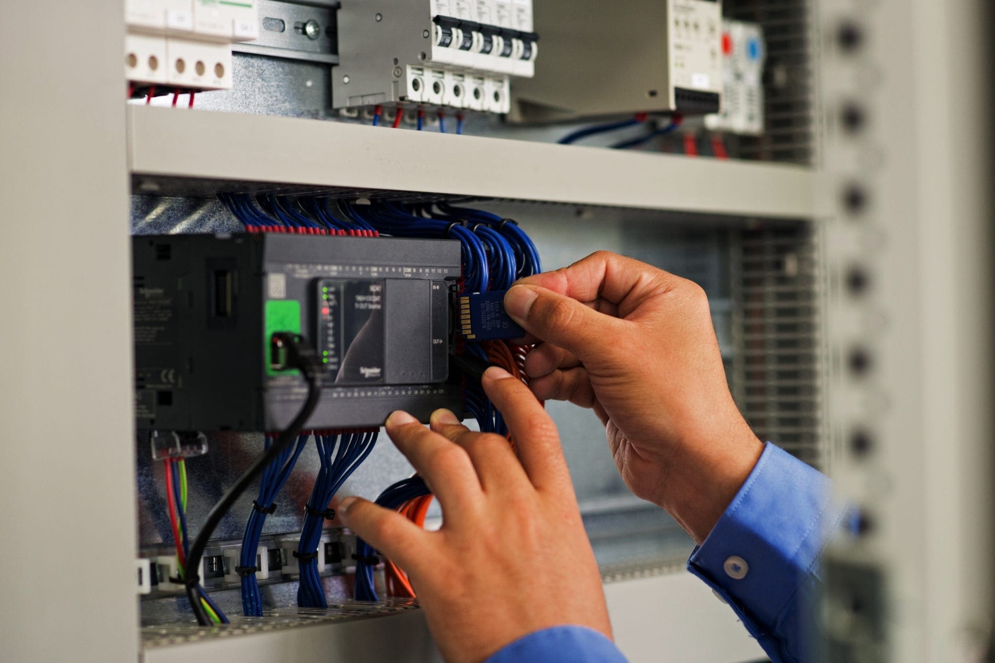 Modicon M221: PLCs simples pero poderosos para máquinas industriales